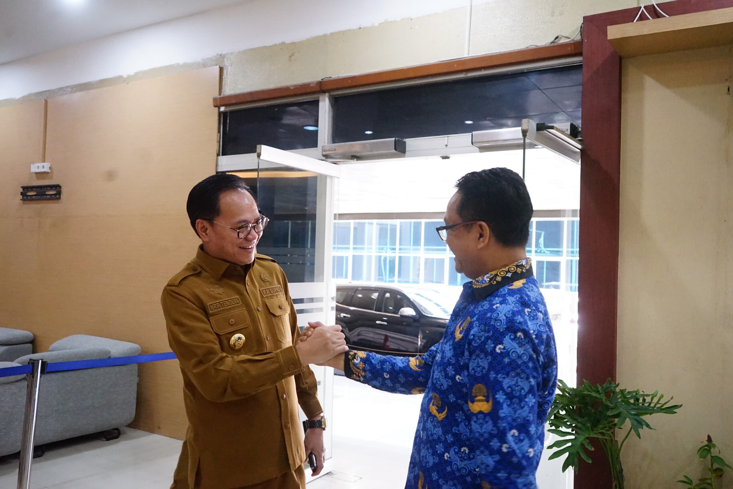 Seriusi Karir ASN, Pj Bupati Minahasa Sambangi BKN RI - GOSULUT.COM Seriusi Karir ASN, Pj Bupati Minahasa Sambangi BKN RI - GOSULUT.COM